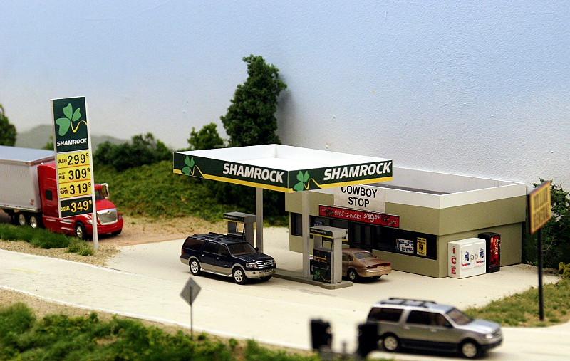 Summit Customcuts SC-001 - Rural Shamrock Gas Station - HO Scale Kit ...